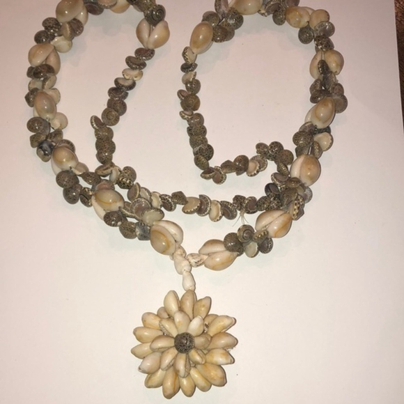 Vintage | Jewelry | Cowrie Snail Shell Cluster Pendant Beaded Hawaiian ...